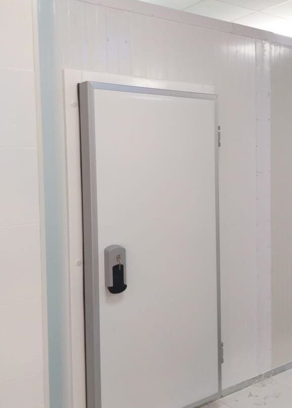 Hinged Door – Icebox Refrigeration